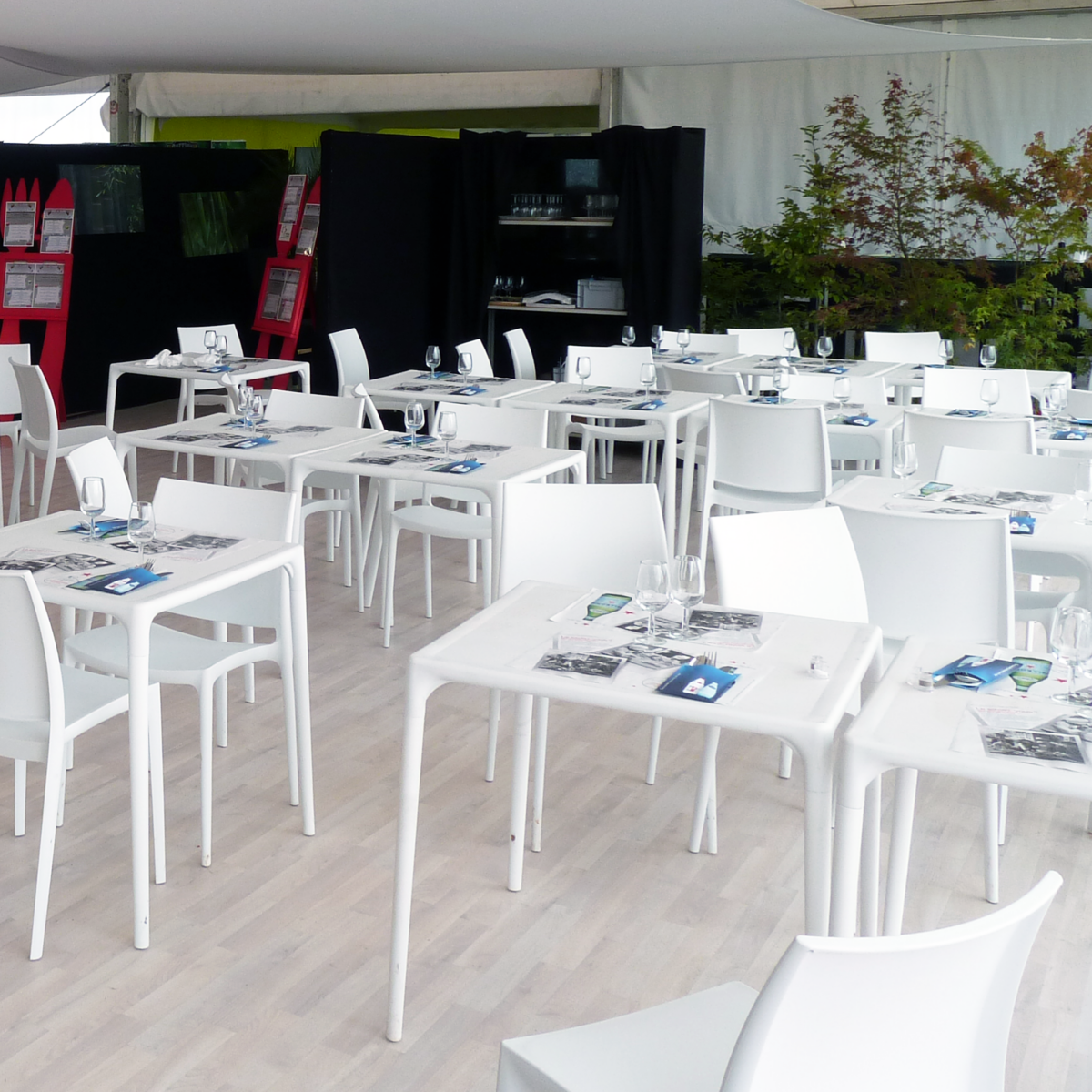 Table extérieur, terrasse, empilable, polyéthylène, pour restaurant ...